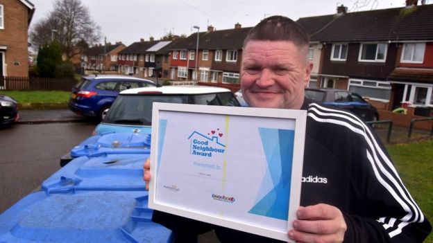 Middlesbrough dad wins award for decade of bin chores - BBC News