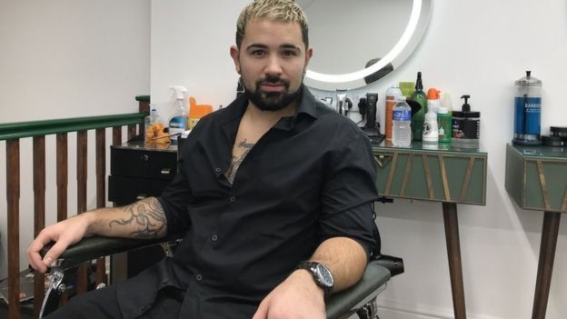 Bedford murals celebrate bus driver Joseph Clough and airships - BBC News