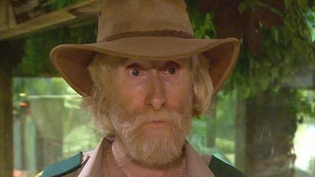 Snake handler discovers highly venomous new species in a jar - BBC News