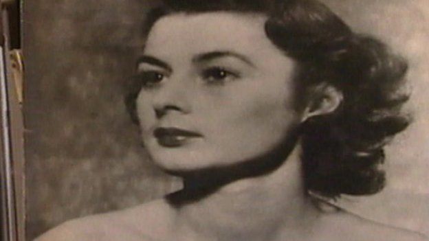 WW2 spy Violette Szabo's medals 'should stay in UK' - BBC News
