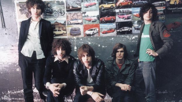 The Strokes' Is This It at 20: Nudes, booze and 9/11 - BBC News