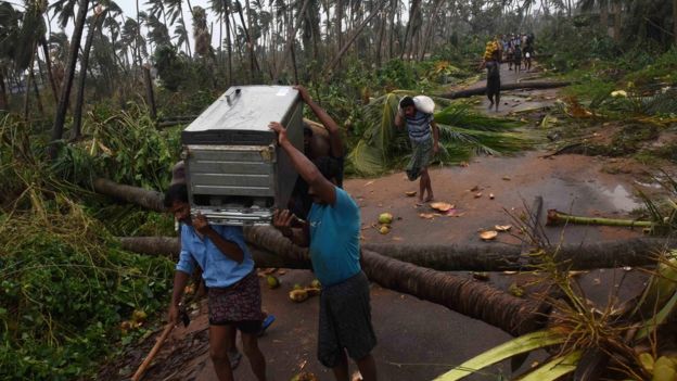Cyclone Titli: Eastern India battered by deadly storm - BBC News