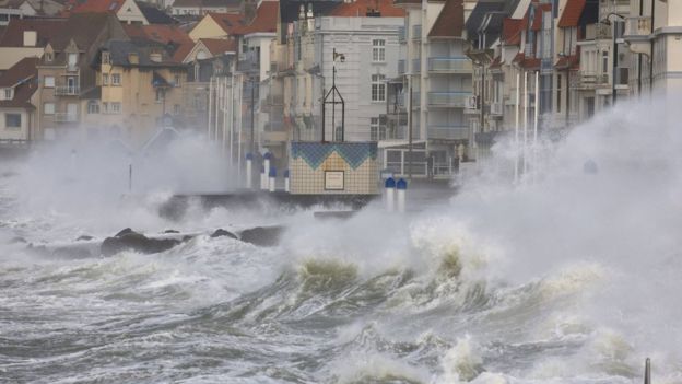 Storm Eunice carves deadly trail across Europe - BBC News