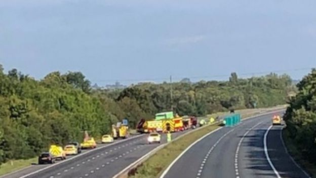 M5 crash: Lorry driver dies crashing into HGV protecting car - BBC News
