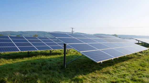 Plans for large Herefordshire solar farm approved - BBC News