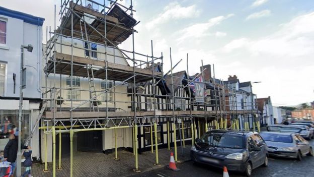 Noise objections to Ledbury pub's outdoor music plans - BBC News