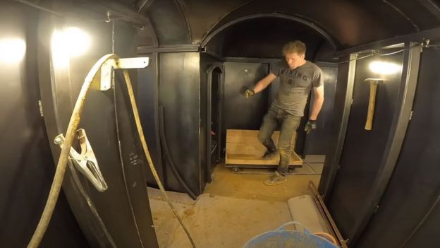 Colin Furze: YouTuber allowed to build tunnel under garden - BBC News