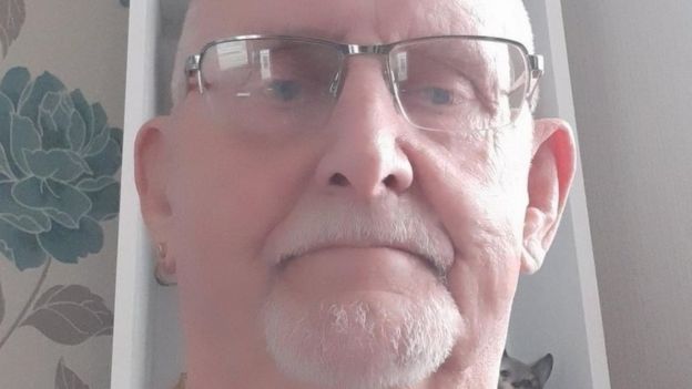 Man, 79, fatally stabbed by stranger in random attack - BBC News