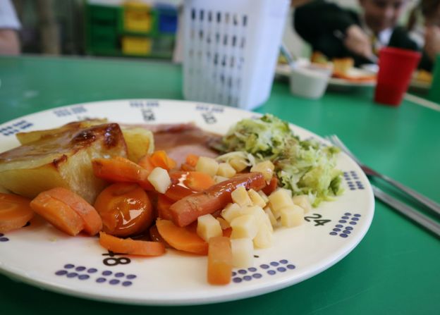School dinners: Beef off the menu as costs rise - BBC News