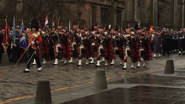 Scotland marks Remembrance Sunday - BBC News
