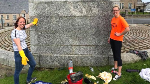 Police inquiry after 'SNP' sprayed on war memorial in Lerwick - BBC News