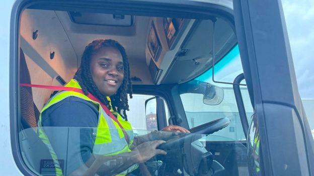 What's it like to be in the 1% of female lorry drivers? - BBC News