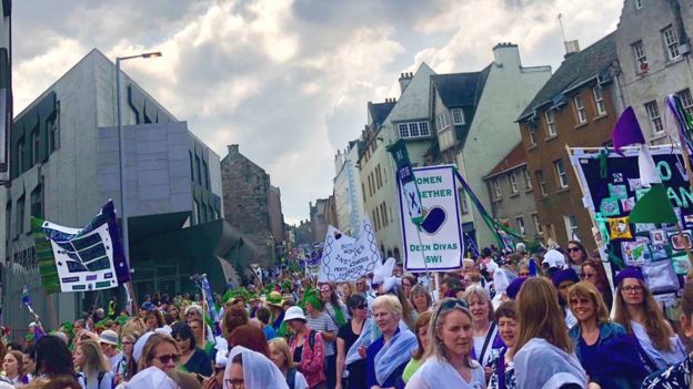 Women march in Edinburgh to mark suffrage centenary - BBC News