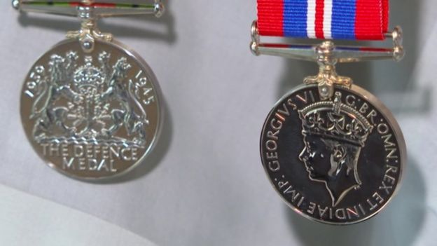 WW2 RAF veteran from Knowle finally receives medals - BBC News