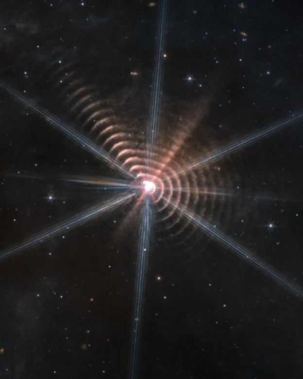 James Webb telescope solves dusty star mystery - BBC News