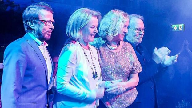 Abba stars give first performance together in 30 years - BBC News