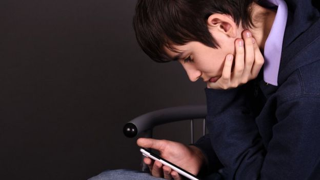 Online grooming leads to assaults, charity warns - BBC News