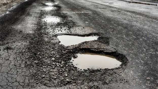 Rod Stewart: Video prompts pothole DIY repair warning - BBC News