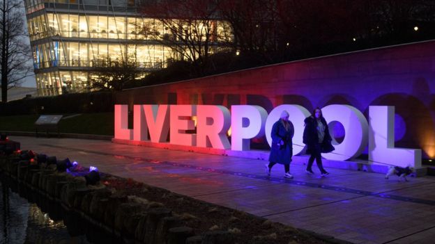 Liverpool sign: Giant 'selfie spot' artwork unveiled in city centre ...
