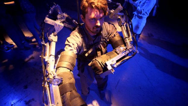 Ford brings 'exosuits' to workers in 15 factories - BBC News