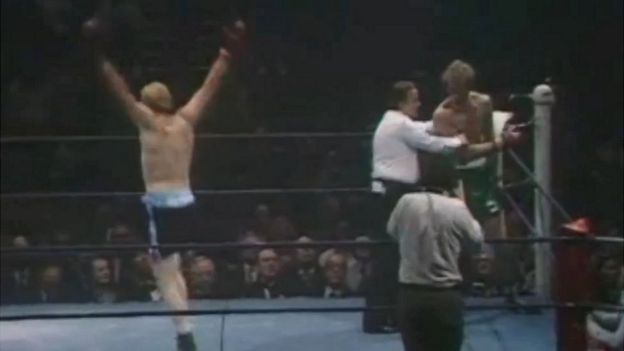 Richard Dunn: Boxer's family sent rare fight footage after appeal - BBC ...