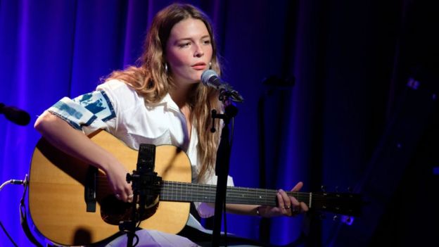 Maggie Rogers: 'I'm not afraid to take up space any more' - BBC News