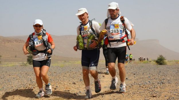 Running blind: How do you run the London Marathon without sight? - BBC News