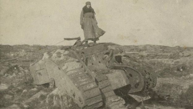 Photos reveal 'fascinating snapshot' of WW1 aftermath - BBC News