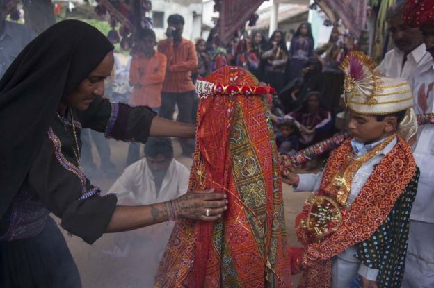 The child marriage tradition of an Indian tribe - BBC News