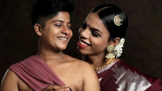 Kerala: The transgender couple whose pregnancy photos went viral - BBC News