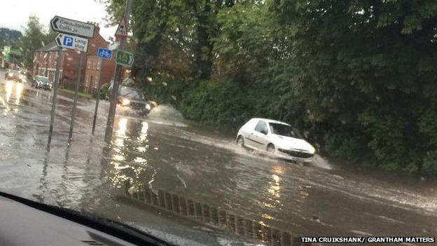 'Horrendous' flash floods cause damage in Lincolnshire - BBC News