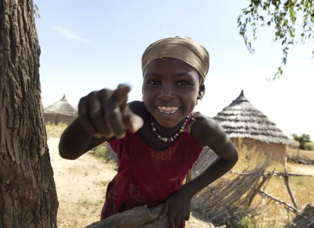 In pictures: A young girl's life in Chad - BBC News