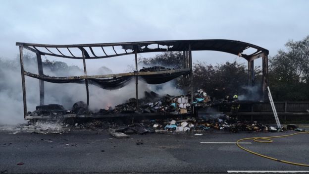 M1 lorry fire closes southbound and northbound carriageways - BBC News