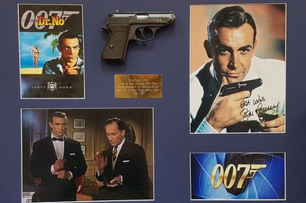 'First' James Bond 007 gun to go under the hammer - BBC News
