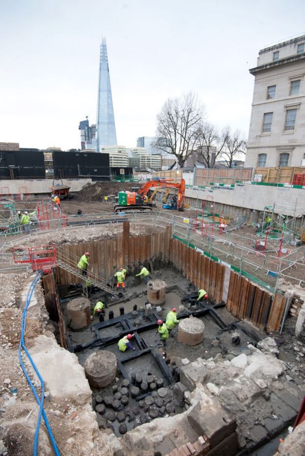 City of London Roman wall recognised as national monument - BBC News