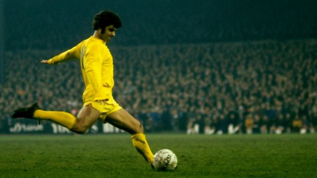 Mick Bates: Former Leeds United midfielder dies - BBC Sport