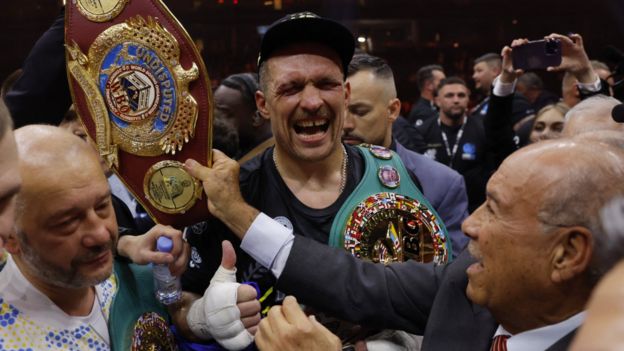 Fury vs Usyk: Usyk's epic victory over Fury in 10 pictures - BBC Sport