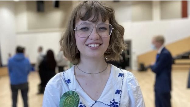 Bristol City Council's youngest councillor to stand down - BBC News