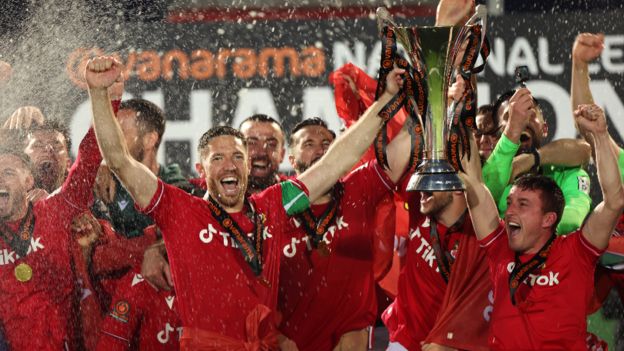 Wrexham: New kit launch plagued with issues - BBC News