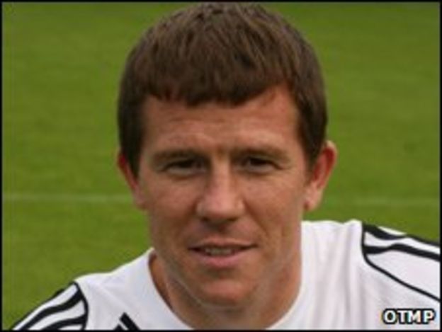 Footballer Terry Fearns jailed over drugs ring - BBC News