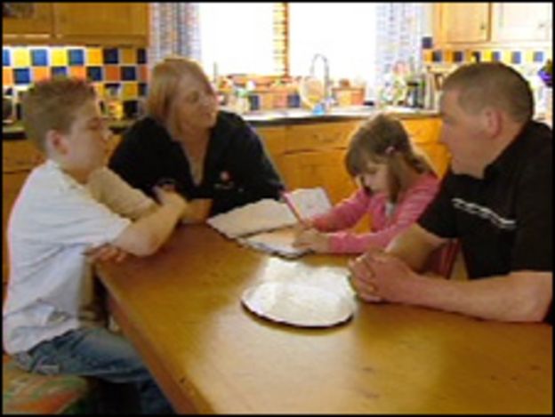 Transplant father Andrew Moffat dies during operation - BBC News