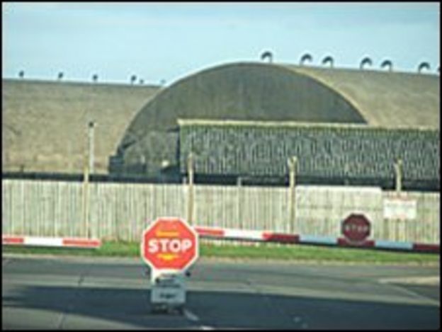 Former RAF Upper Heyford base seeks heritage status - BBC News