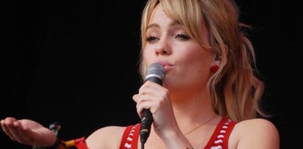 Singer Duffy begins new album sessions in New York - BBC News