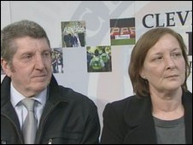 Police renew appeal over Teesside woodland murder - BBC News