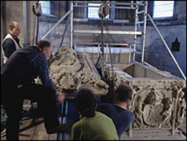 German cathedral bones 'are Saxon queen Eadgyth' - BBC News