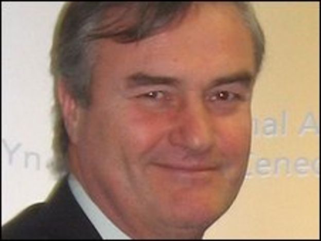 Montgomeryshire AM Mick Bates denies assault charges - BBC News