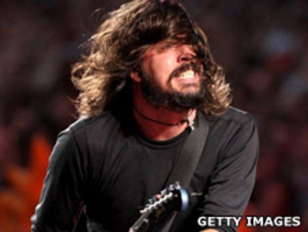 Foo Fighters to reunite with Nirvana producer - BBC News