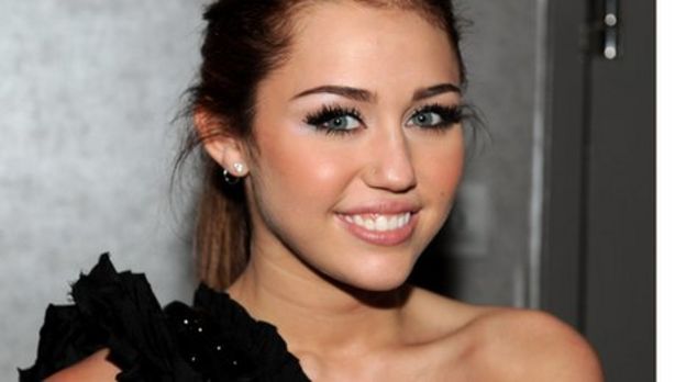 Perez Hilton plays down Miley Cyrus underwear photo row - BBC News