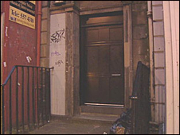 CCTV footage shows murder accused buying claw hammer - BBC News