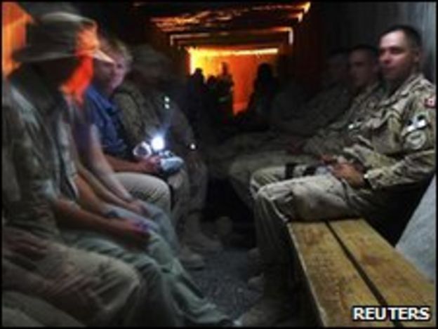 Afghan insurgents attack key Nato base in Kandahar - BBC News